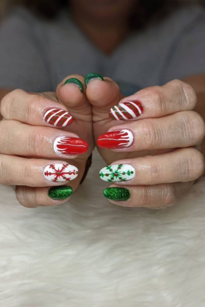 24 Festive Christmas Nails for a Show-Stopping Holiday Mani