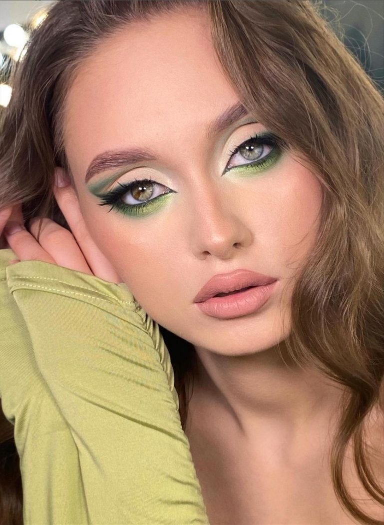 How to Rock the Green Eye Makeup Looks & Trend? - Lily Fashion Style