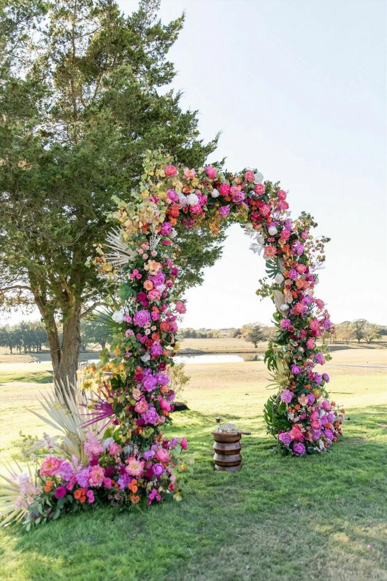 33 Fabulous Wedding Arch and Arbor Ideas to Up-Level Your Decor