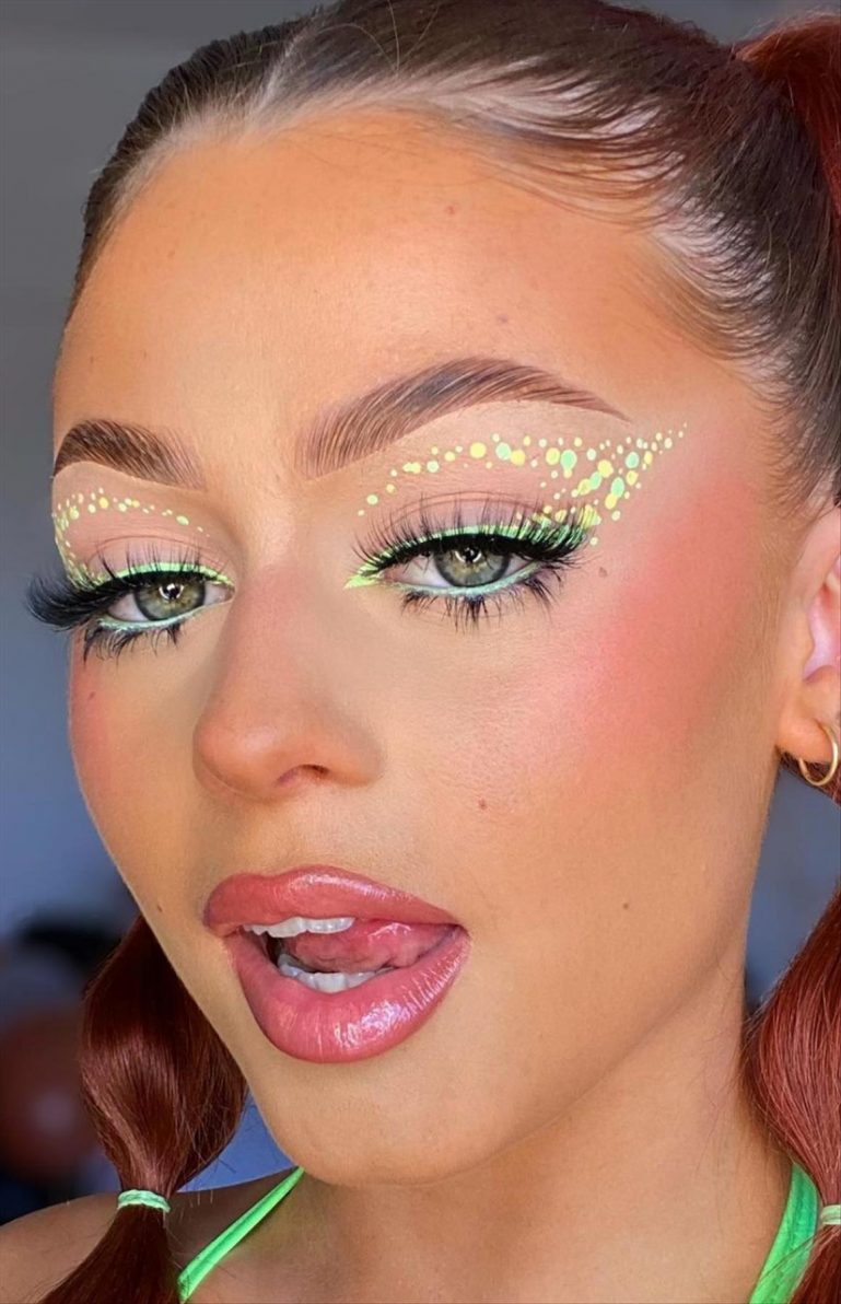 How to Rock the Green Eye Makeup Looks & Trend? - Lily Fashion Style