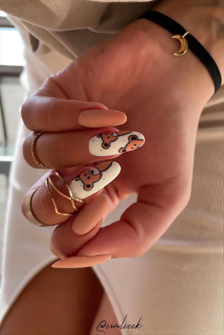 40 Stylish short almond-shaped nails to get inspired - Lily Fashion Style