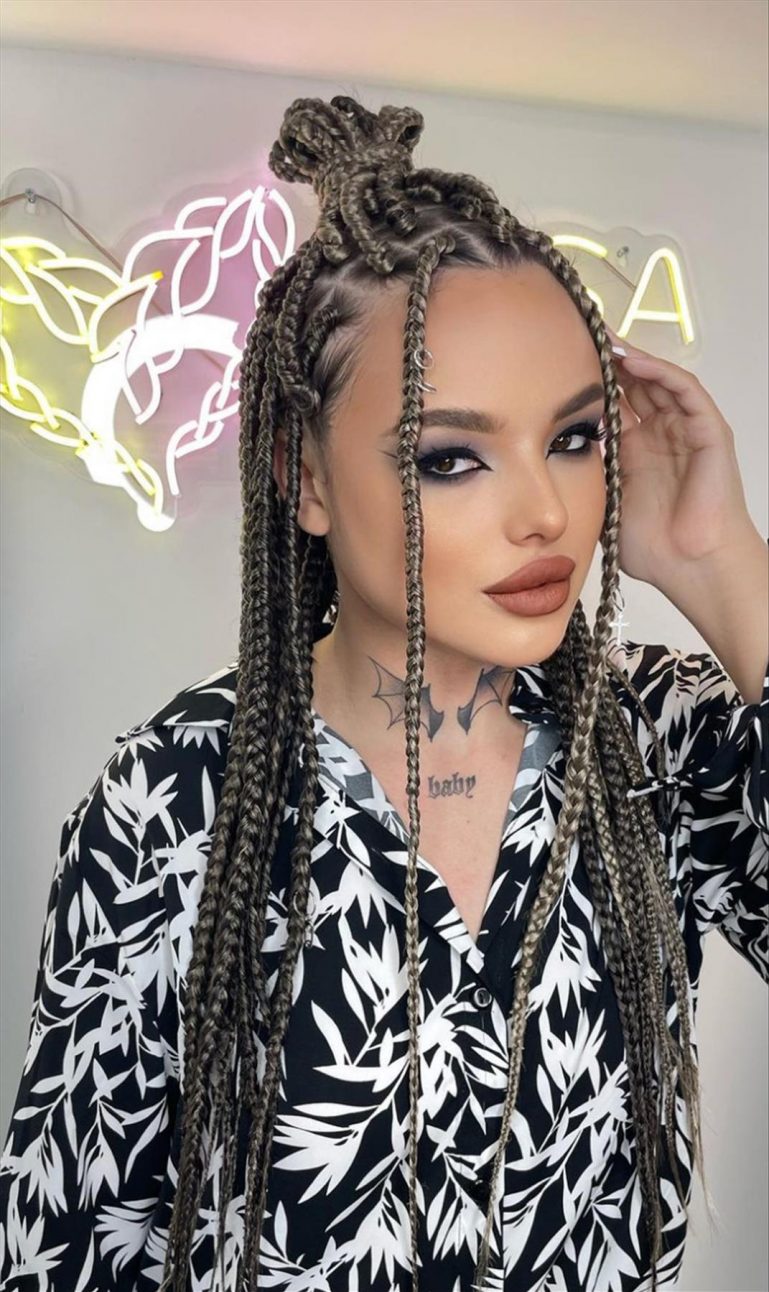 32 Cool braided hairstyle for your next look - Lily Fashion Style