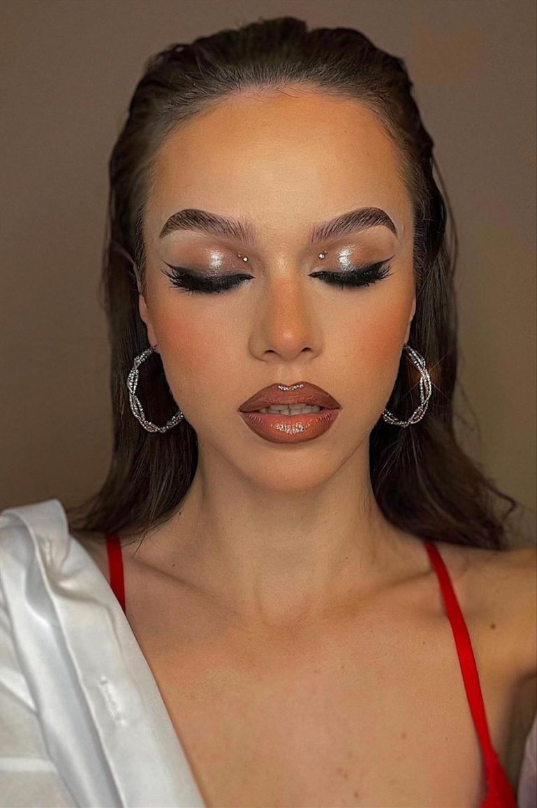 40 Trendy Fall Makeup Looks to Conquer the Season in 2022