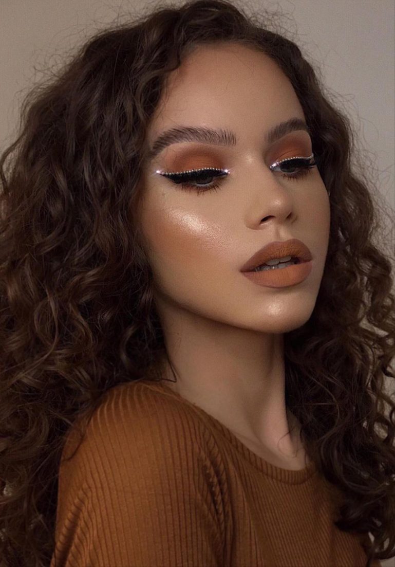 40 Trendy Fall Makeup Looks to Conquer the Season in 2022