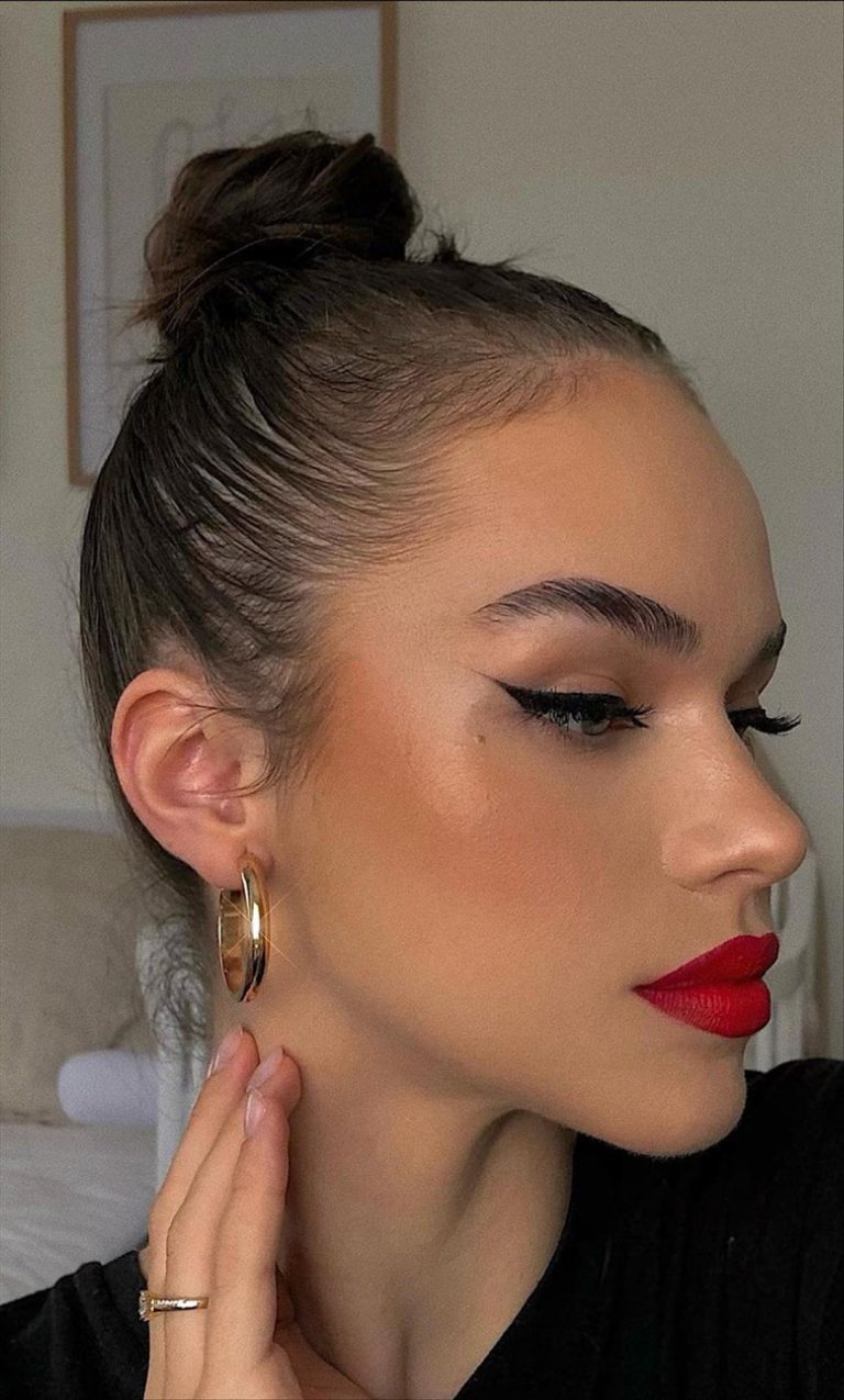 40 Trendy Fall Makeup Looks to Conquer the Season in 2022
