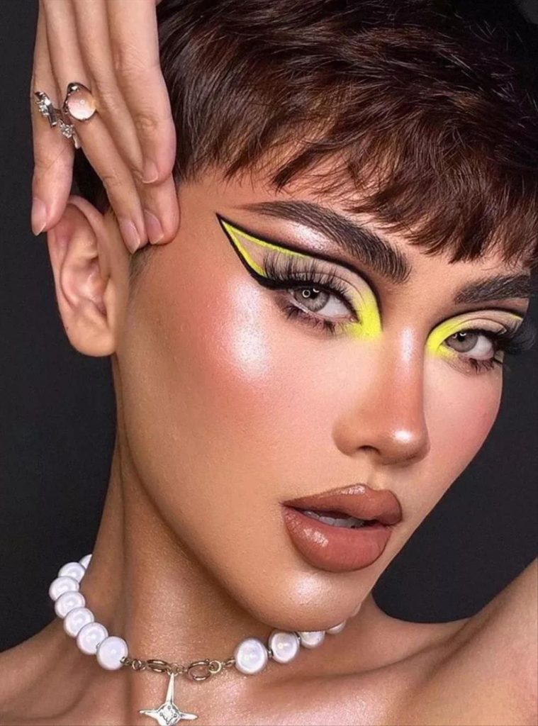 35+ Glam Christmas makeup looks and festival makeup ideas