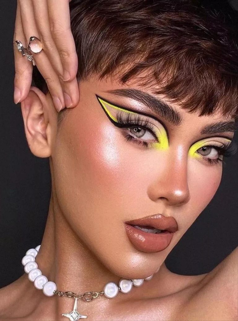 35+ Glam Christmas makeup looks and festival makeup ideas