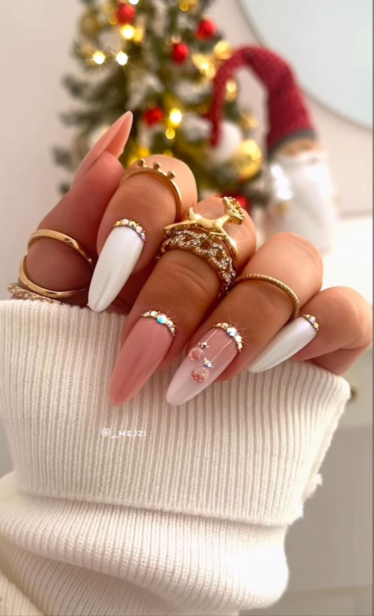 68 Beautiful Christmas nails inspiration for Winter mani! - Lily ...