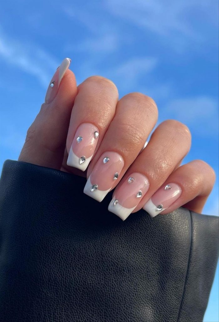 45 Elegant spring abstract nails and swirl nails to try - Lily Fashion ...