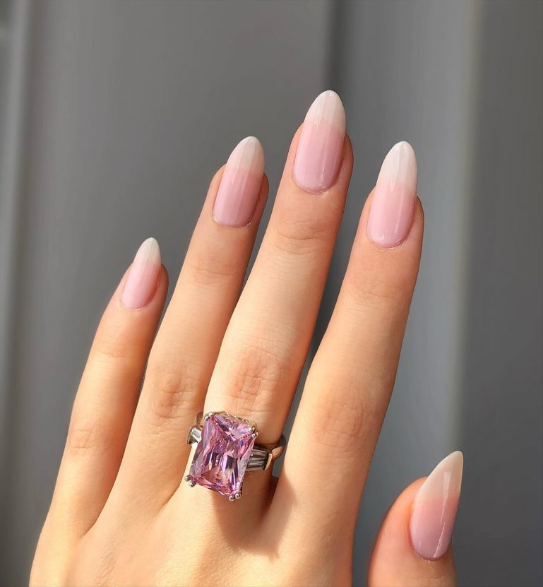 27 Natural Single nail colors with short almond nail shapes to try