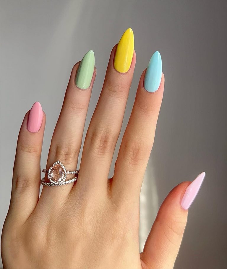27 Natural Single nail colors with short almond nail shapes to try