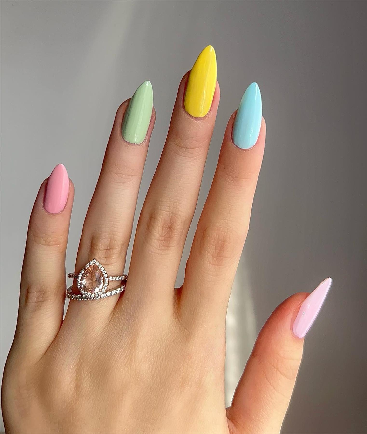 27 Natural Single nail colors with short almond nail shapes to try