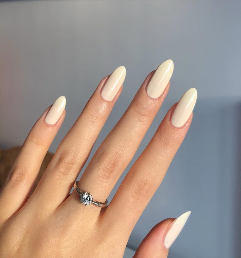 27 Natural Single nail colors with short almond nail shapes to try