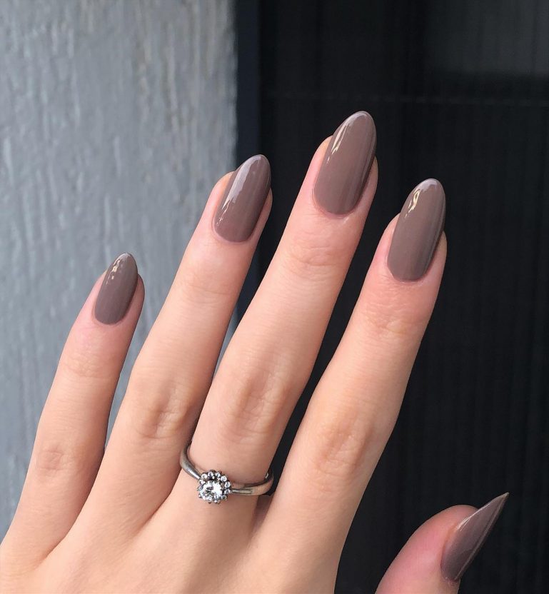 27 Natural Single nail colors with short almond nail shapes to try