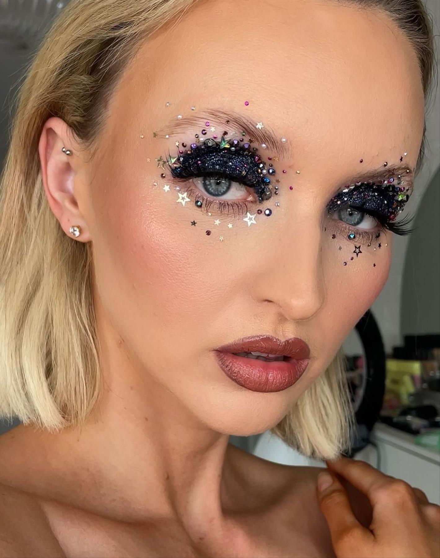 36 Sparkle & Glitter floral eye makeup looks ideas with rhinestone