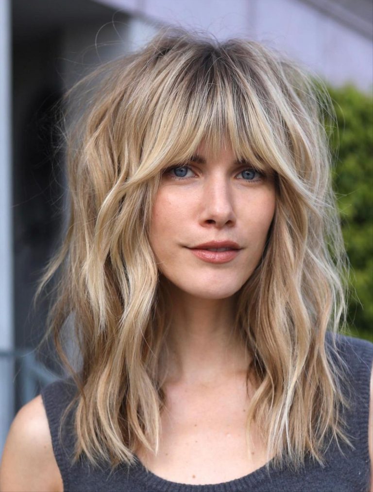 40 Trendy shoulder-length haircuts with bangs you'll love