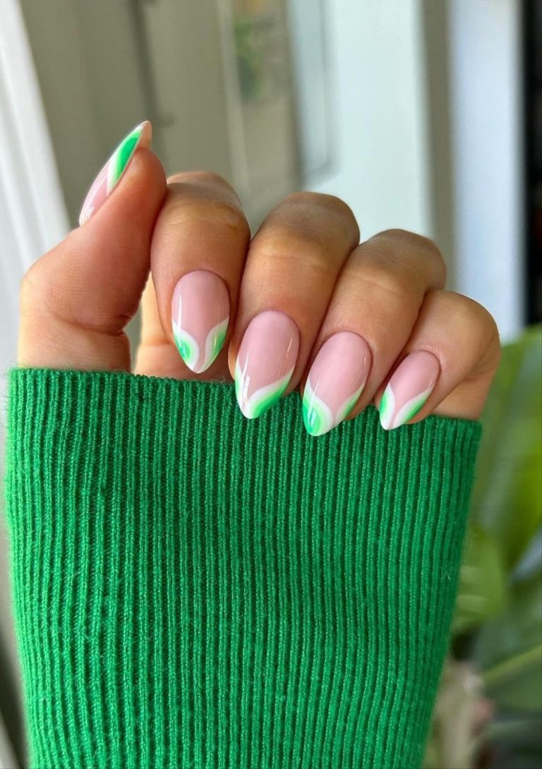 32 Fresh Short Almond Nails for a Stylish Summer Look