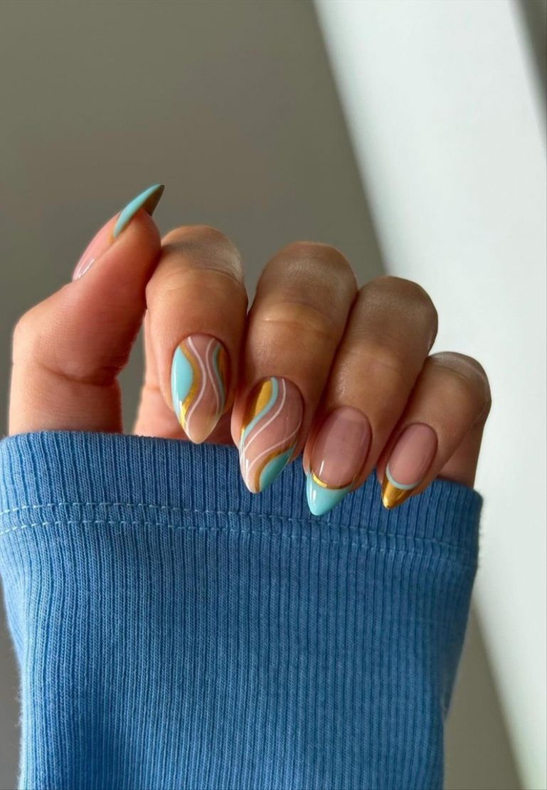 32 Fresh Short Almond Nails for a Stylish Summer Look