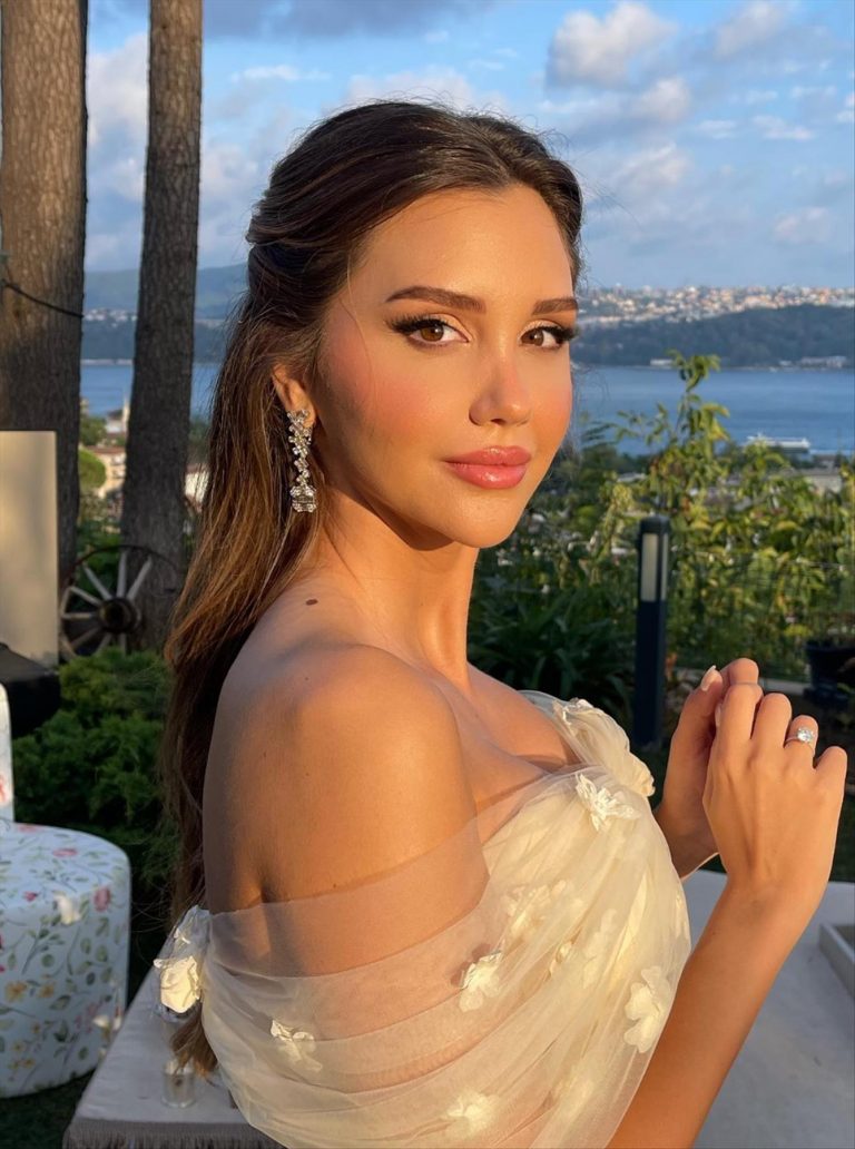 30 Stunning Prom Makeup Ideas to Enhance Your Natural Beauty