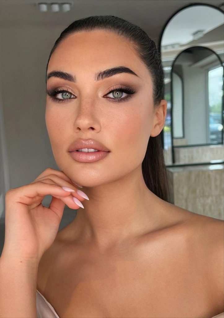 30 Stunning Prom Makeup Ideas to Enhance Your Natural Beauty