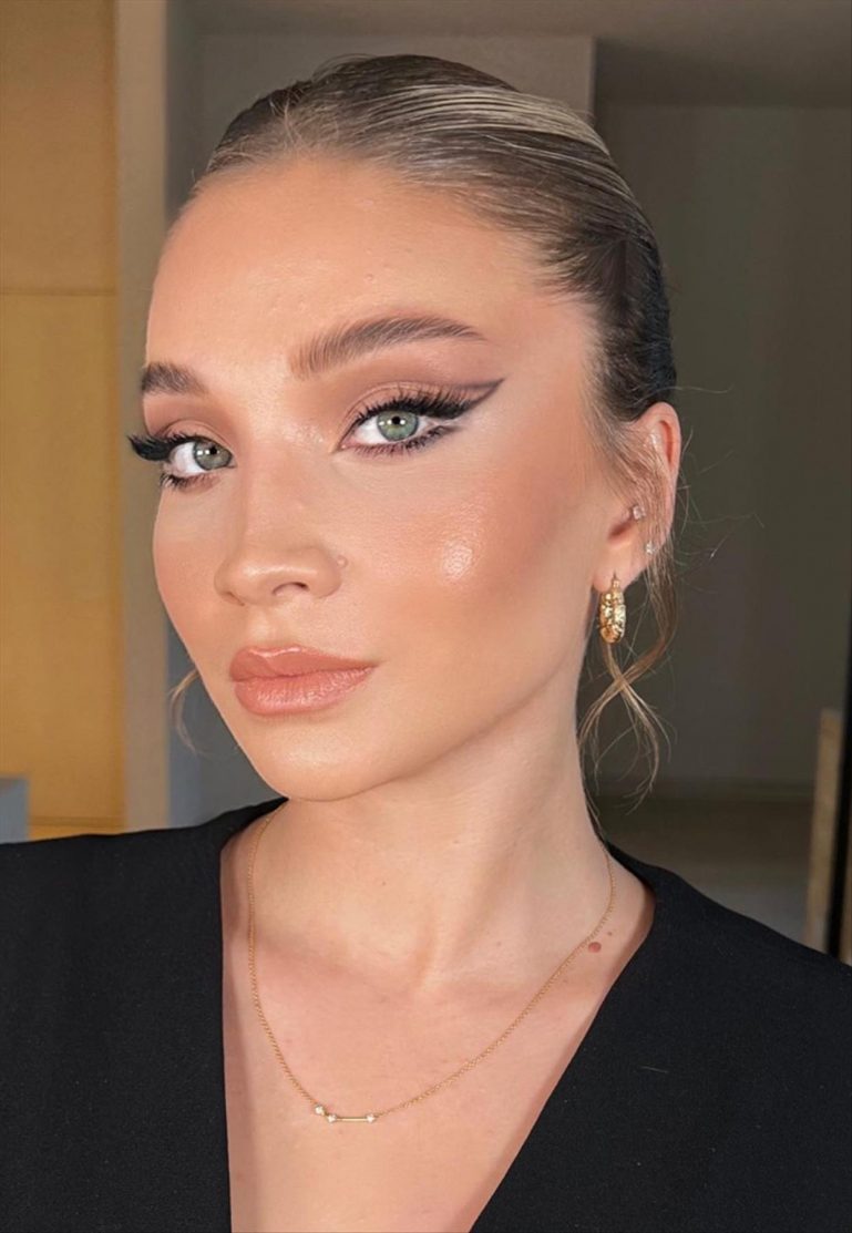 30 Stunning Prom Makeup Ideas to Enhance Your Natural Beauty