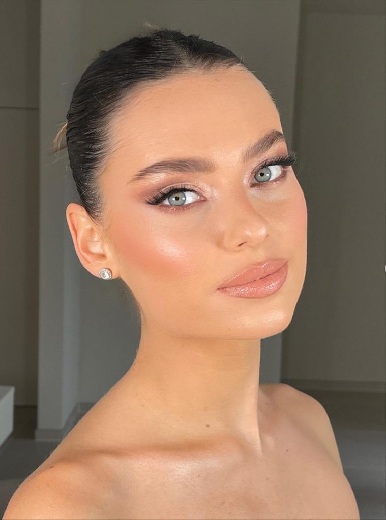 30 Stunning Prom Makeup Ideas to Enhance Your Natural Beauty