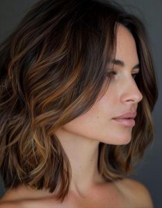 42 Cool Wavy And Crispy Haircuts for Fine Hair To Try - Lily Fashion Style